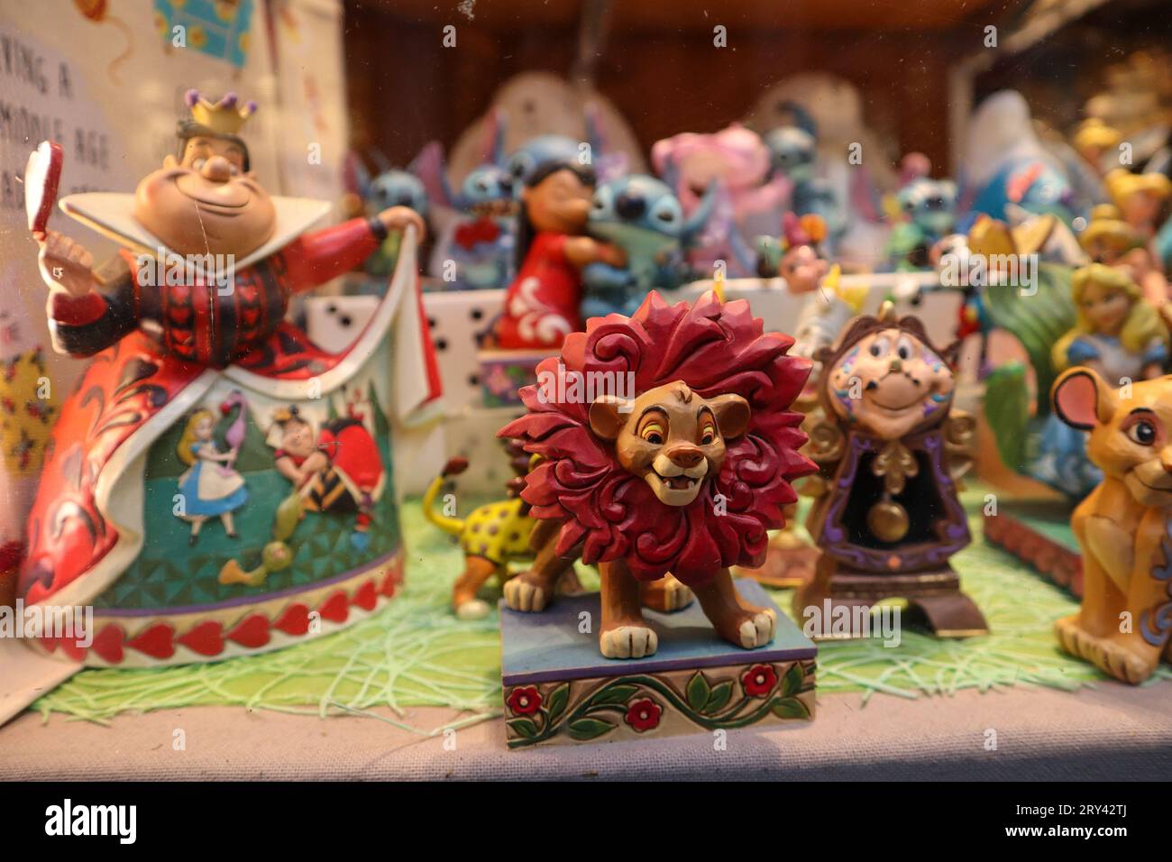 Souvenir Decor showing at souvenir shop in Galeries Royales Saint ...