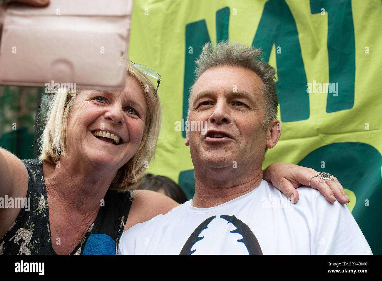 London, UK. 28th September, 2023. Selfie time for Chris Packham (R ...