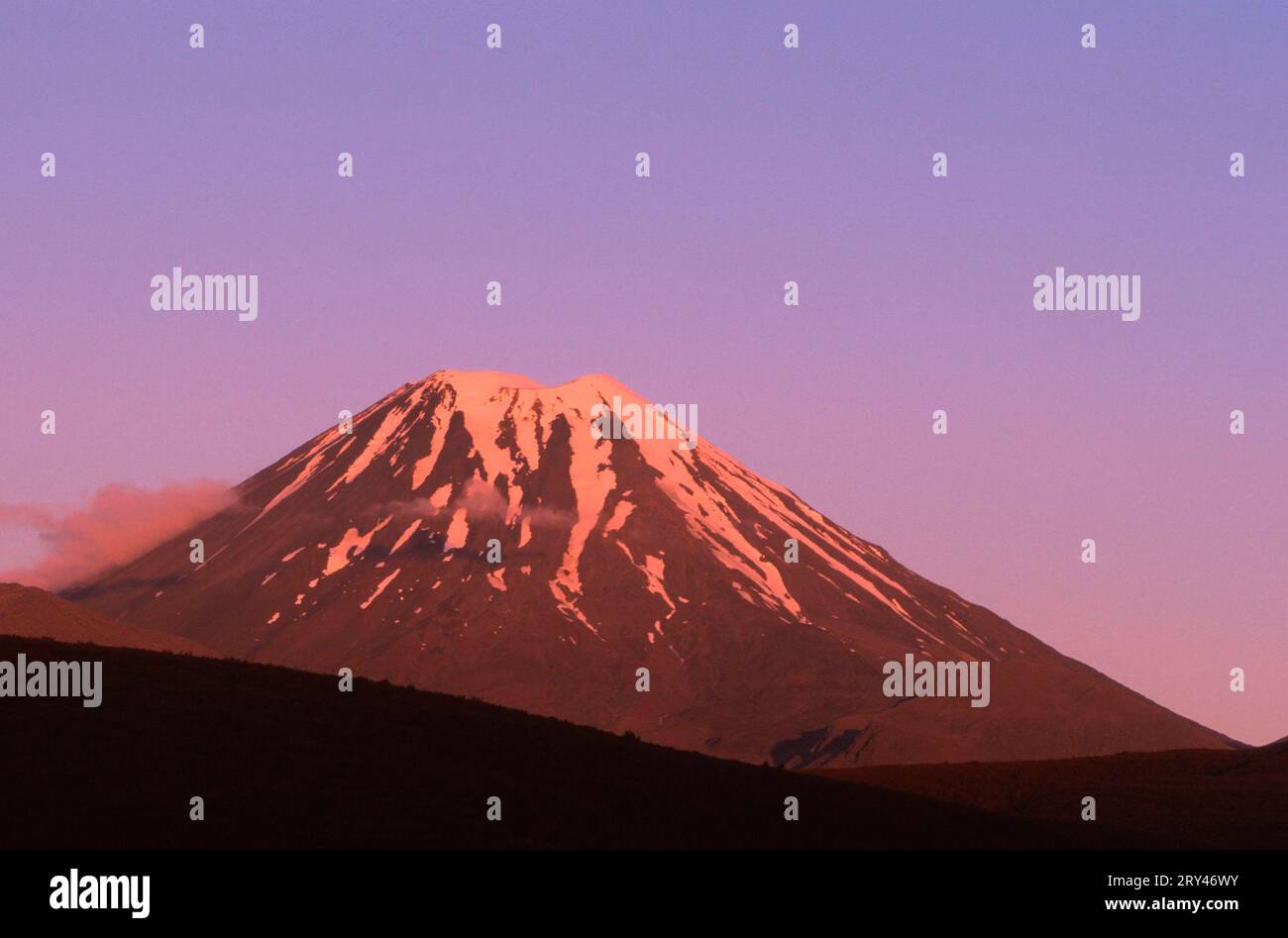 Volcano Mount Ngauruhoe, 2291m, Tongariro National Park, New Zealand ...