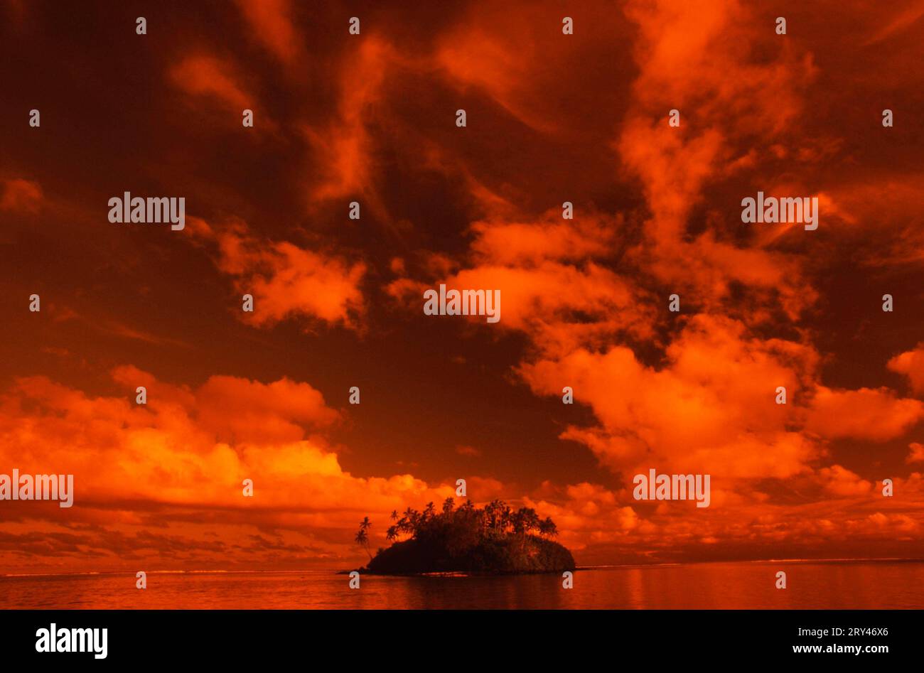 Small island in the Muri Lagoon, Raratonga, Cook Islands, Small island ...