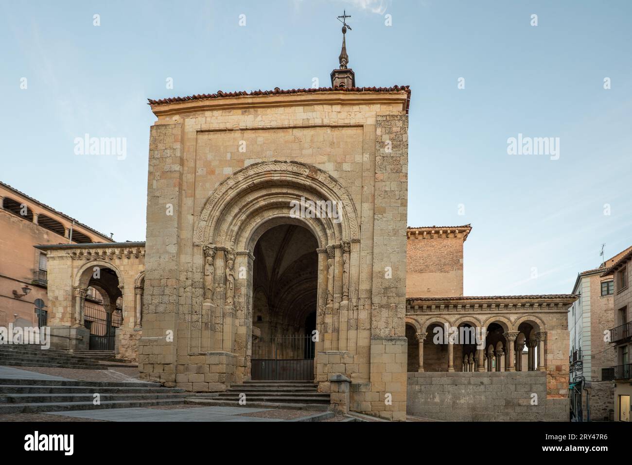 Romanesque old world architecture hi-res stock photography and images ...