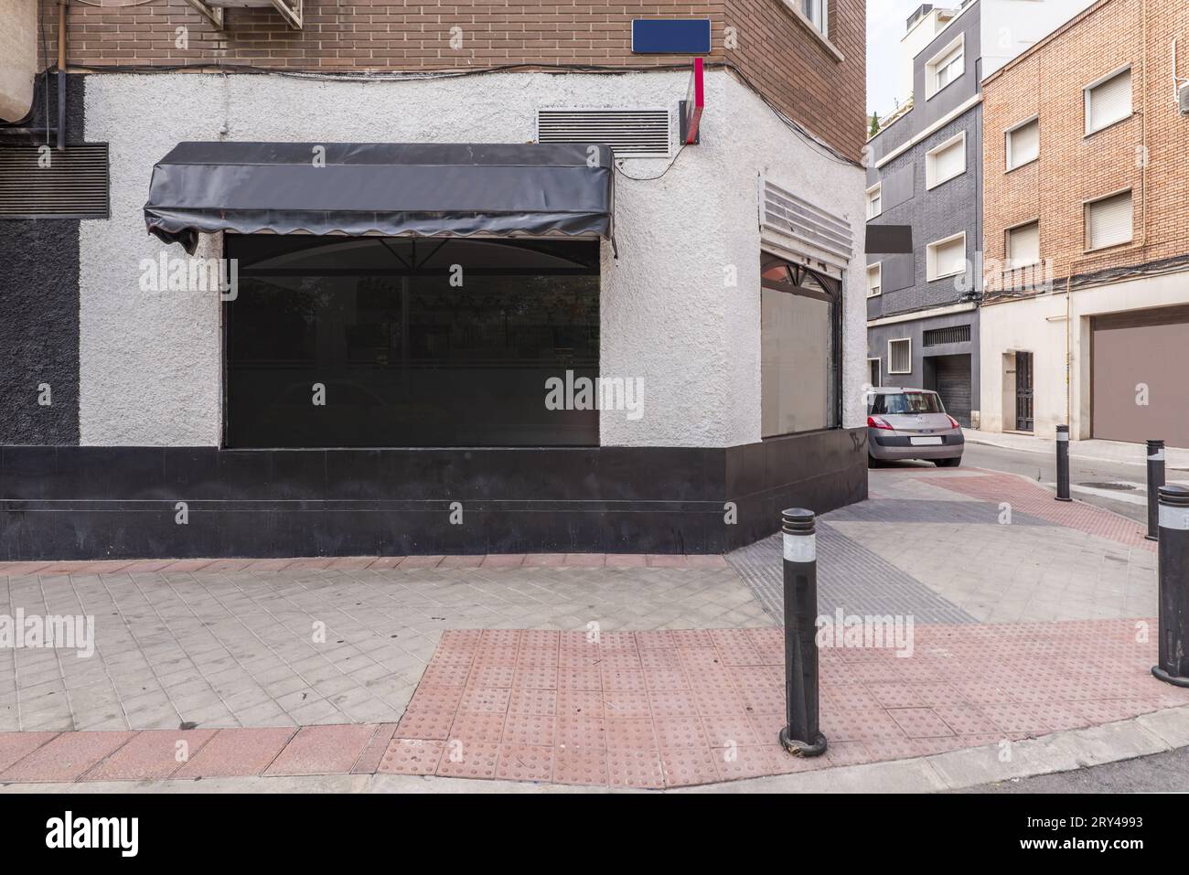 Facade of a commercial premises at street level Stock Photo - Alamy