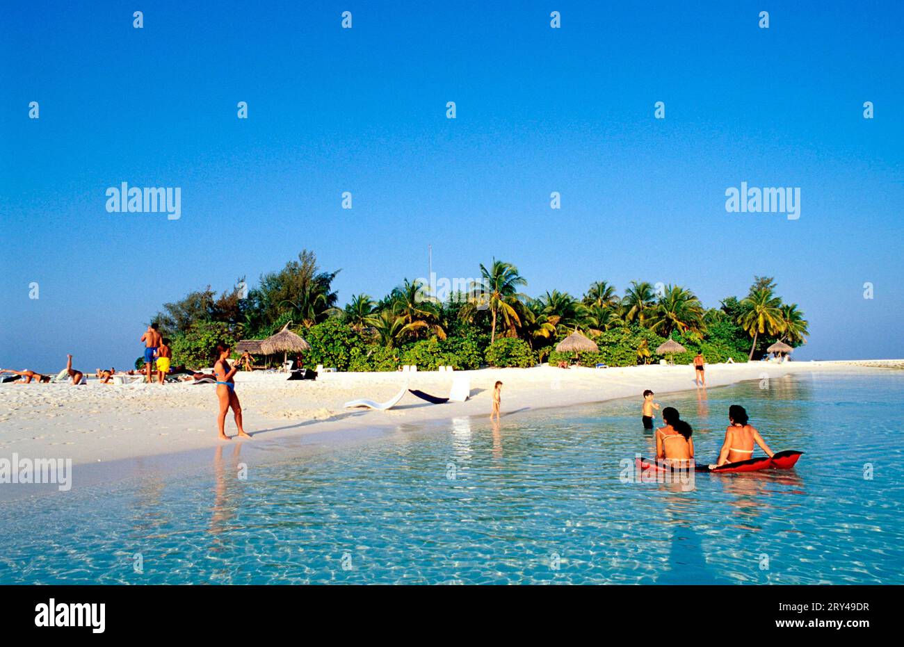 Groups of people on the beach hi-res stock photography and images - Alamy