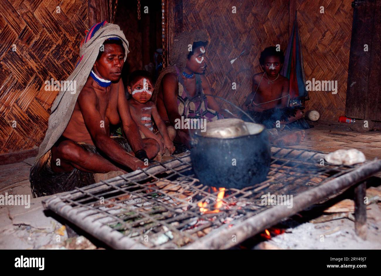 Huli woman and children doing the cooking, Tari, Papua New-Guinea, Huli woman and children ...