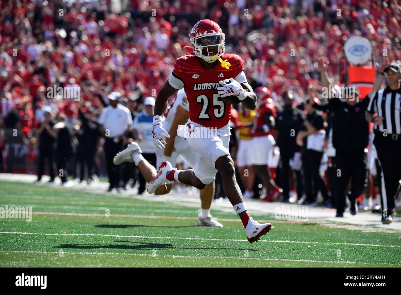 Louisville running back Jawhar Jordan (25) runs for the end zone during ...