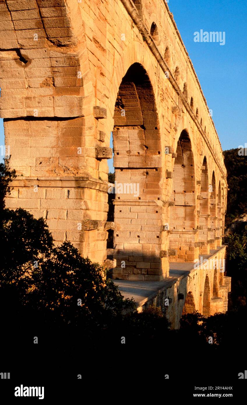Pont du Gard aqueduct (water conduit from the Roman period), Languedoc ...