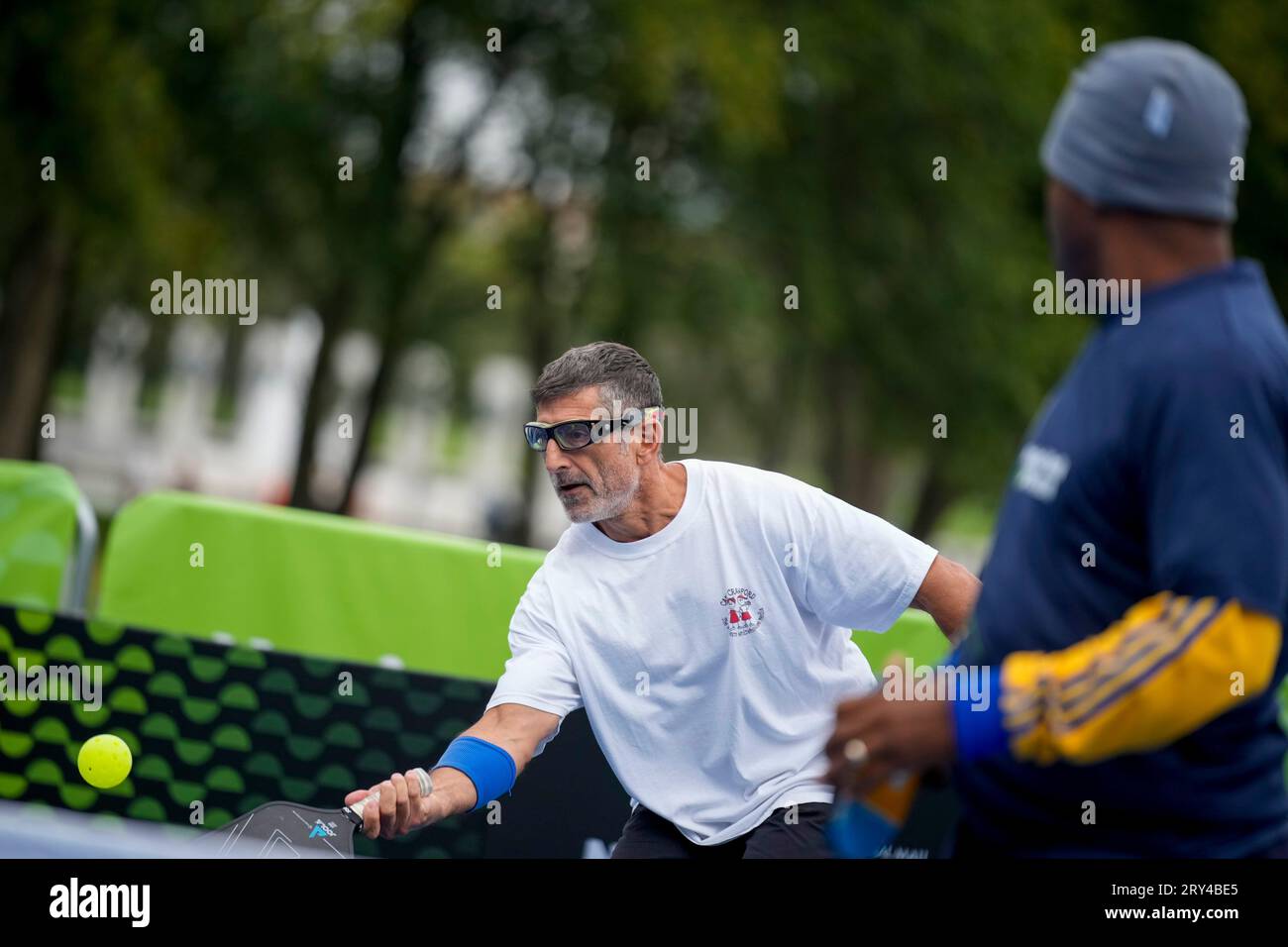 Linphord Darlington, right, watches as teammate Stephen Jaffe hits ...