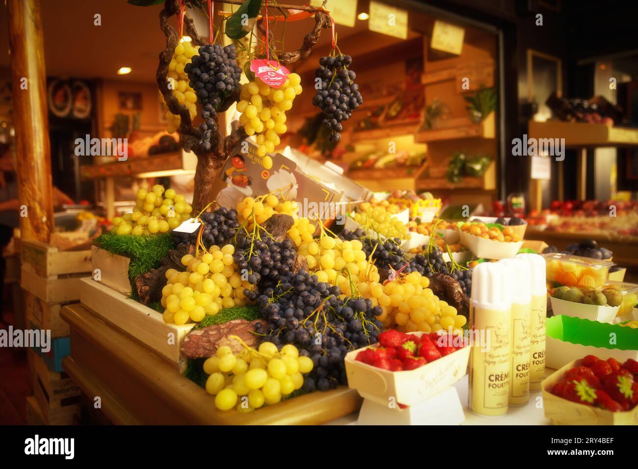Fruit market, le Marsais, Paris, France Stock Photo - Alamy