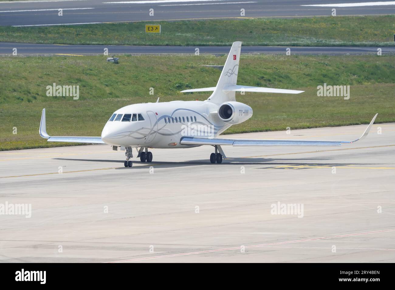 ISTANBUL, TURKIYE - MAY 01, 2023: Private Dassault Falcon 2000S (723 ...