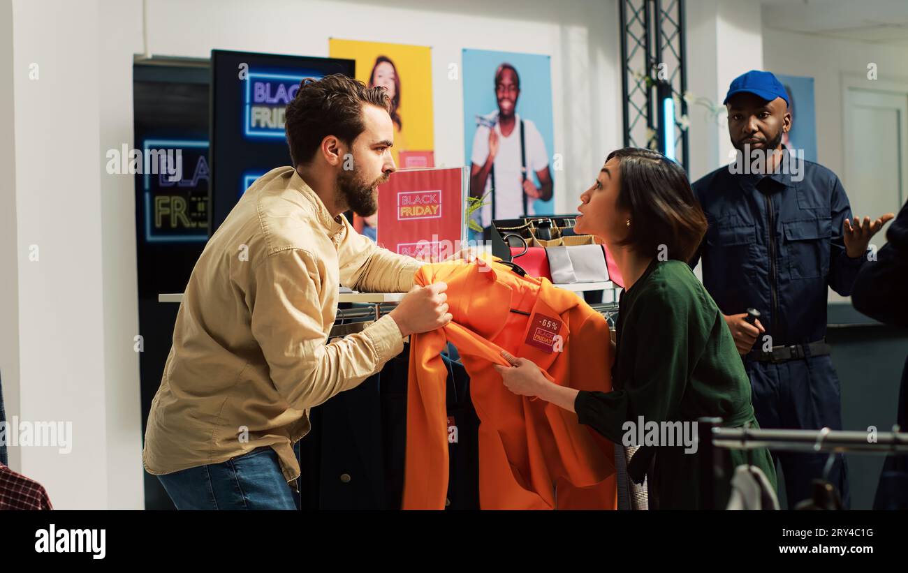 Angry customer shopping mall hi-res stock photography and images - Alamy