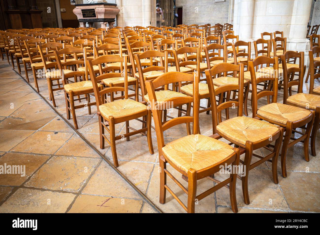 Empty church auditorium hi-res stock photography and images - Alamy