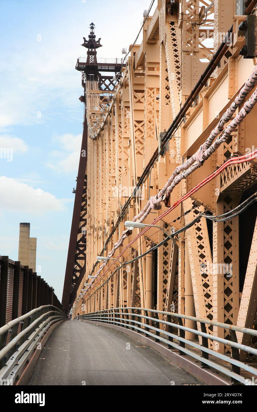 New York City. Queensboro Bridge sidewalk view Stock Photo - Alamy