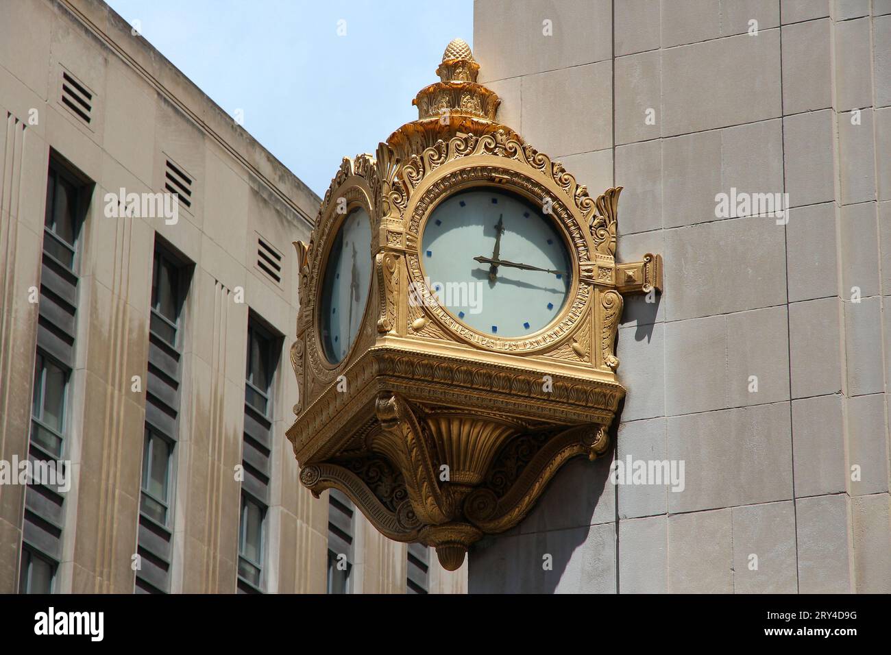Gimbels Clock in Philadelphia city. Chestnut Street landmark Stock ...