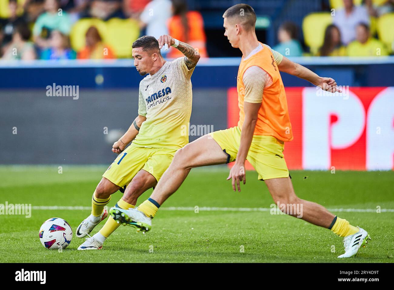 Yeremi Pino (Villarreal CF, #21) and Juan Marcos Foyth (Villarreal CF ...
