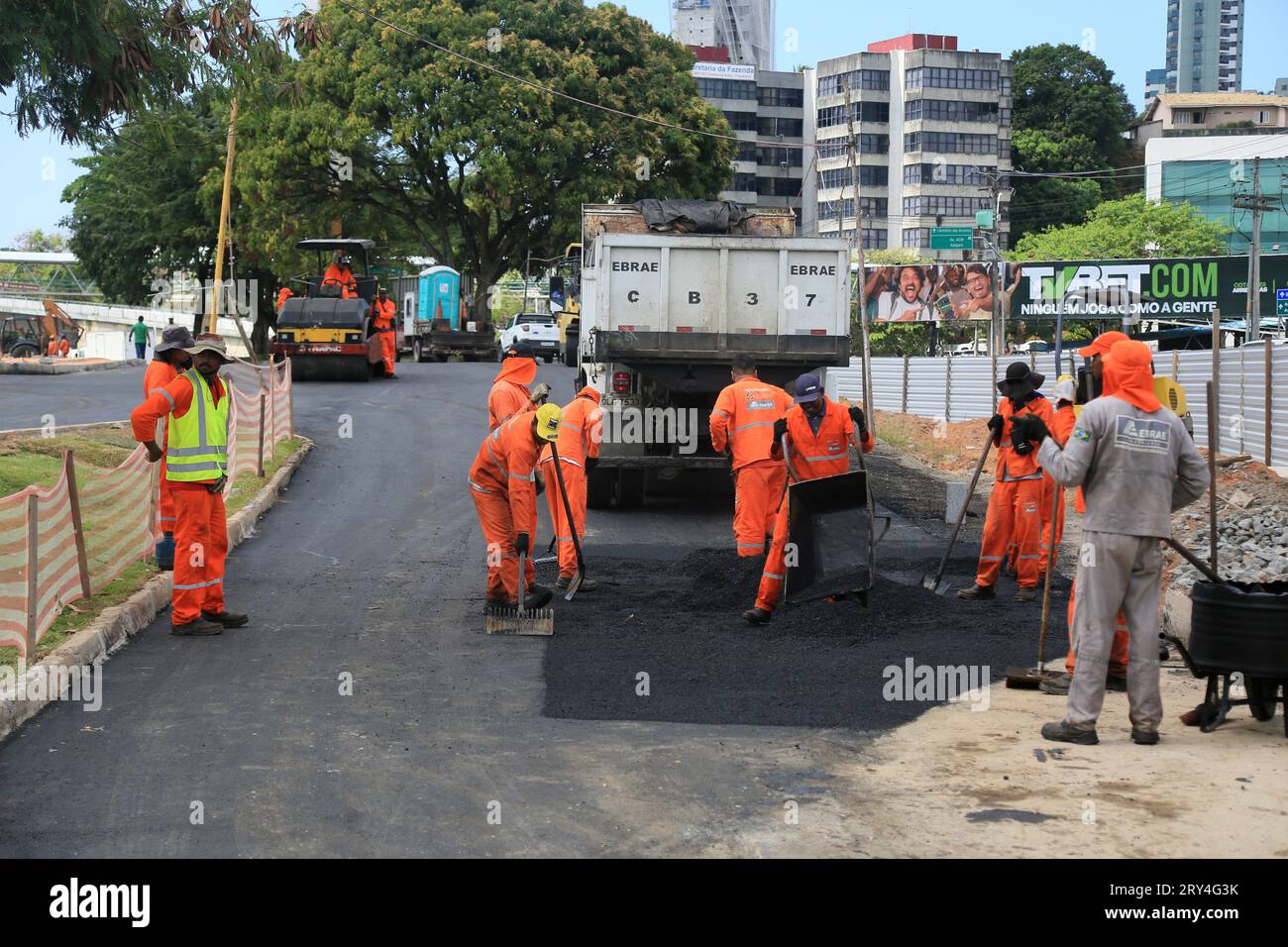 Asphalting works city street hi-res stock photography and images - Alamy