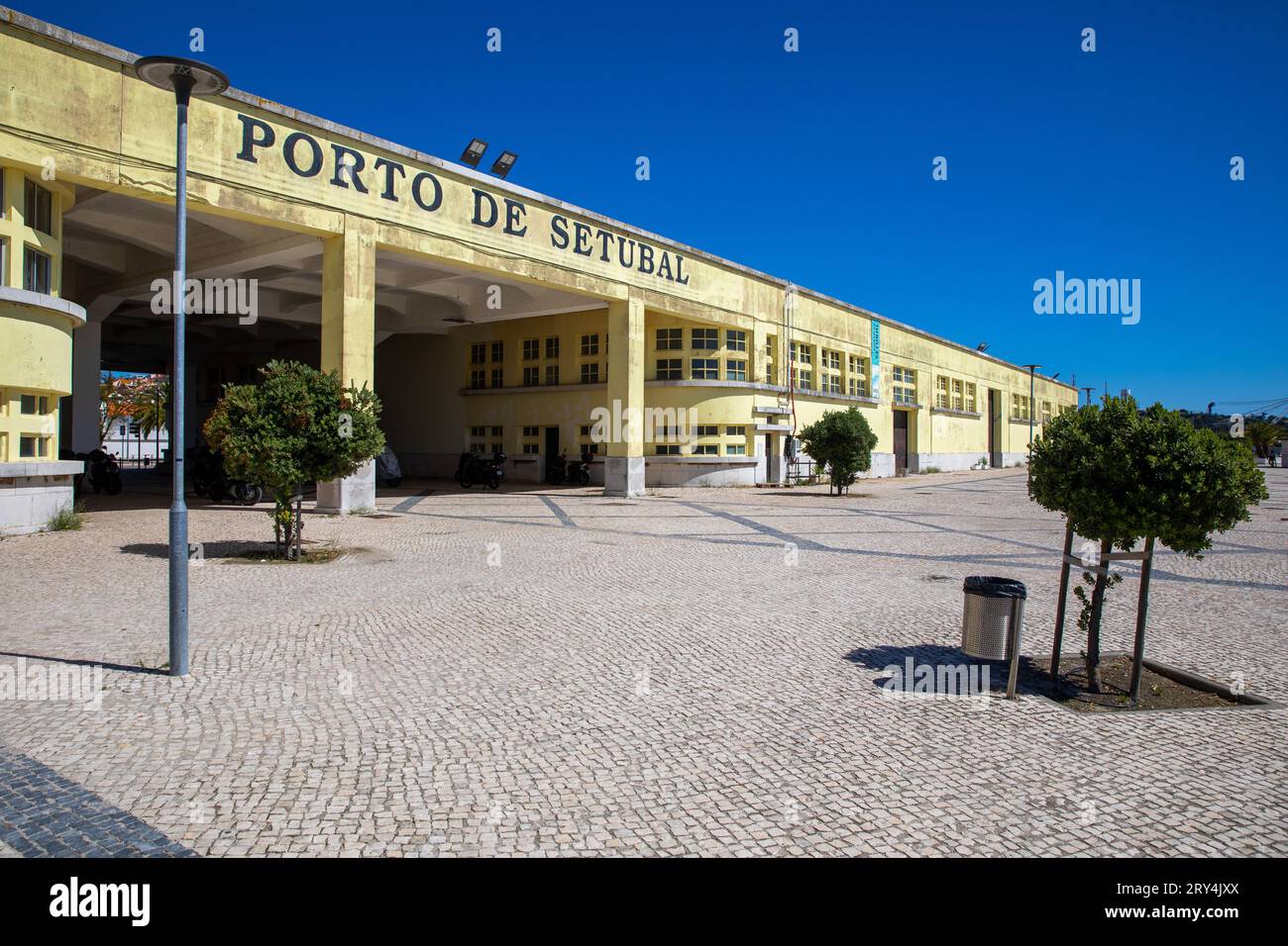 Porto de Setubal building on Rua Teotónio Banha, Setubal Portugal Stock ...