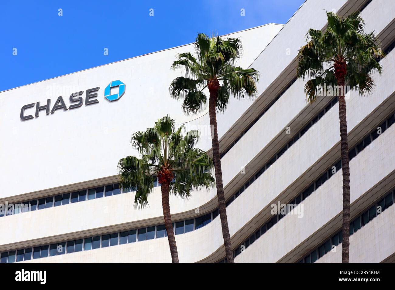 Chase bank branch sign logo hi-res stock photography and images - Alamy
