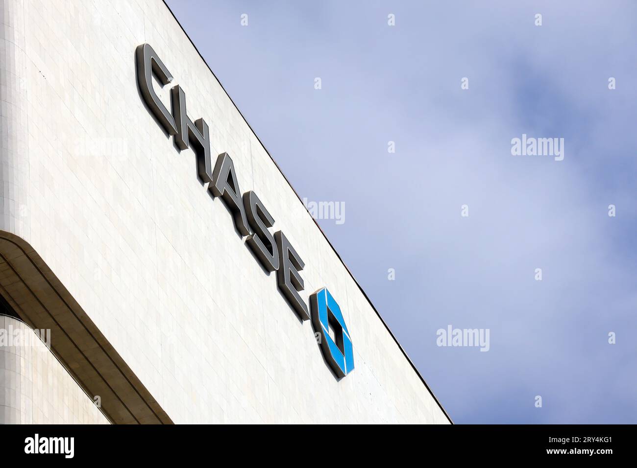 Chase bank branch sign logo hi-res stock photography and images - Alamy