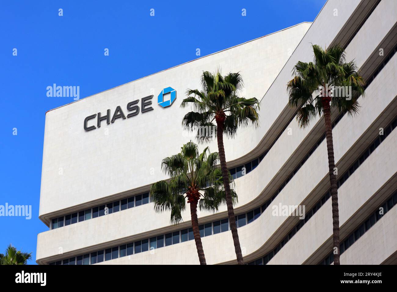 Chase bank branch sign logo hi-res stock photography and images - Alamy