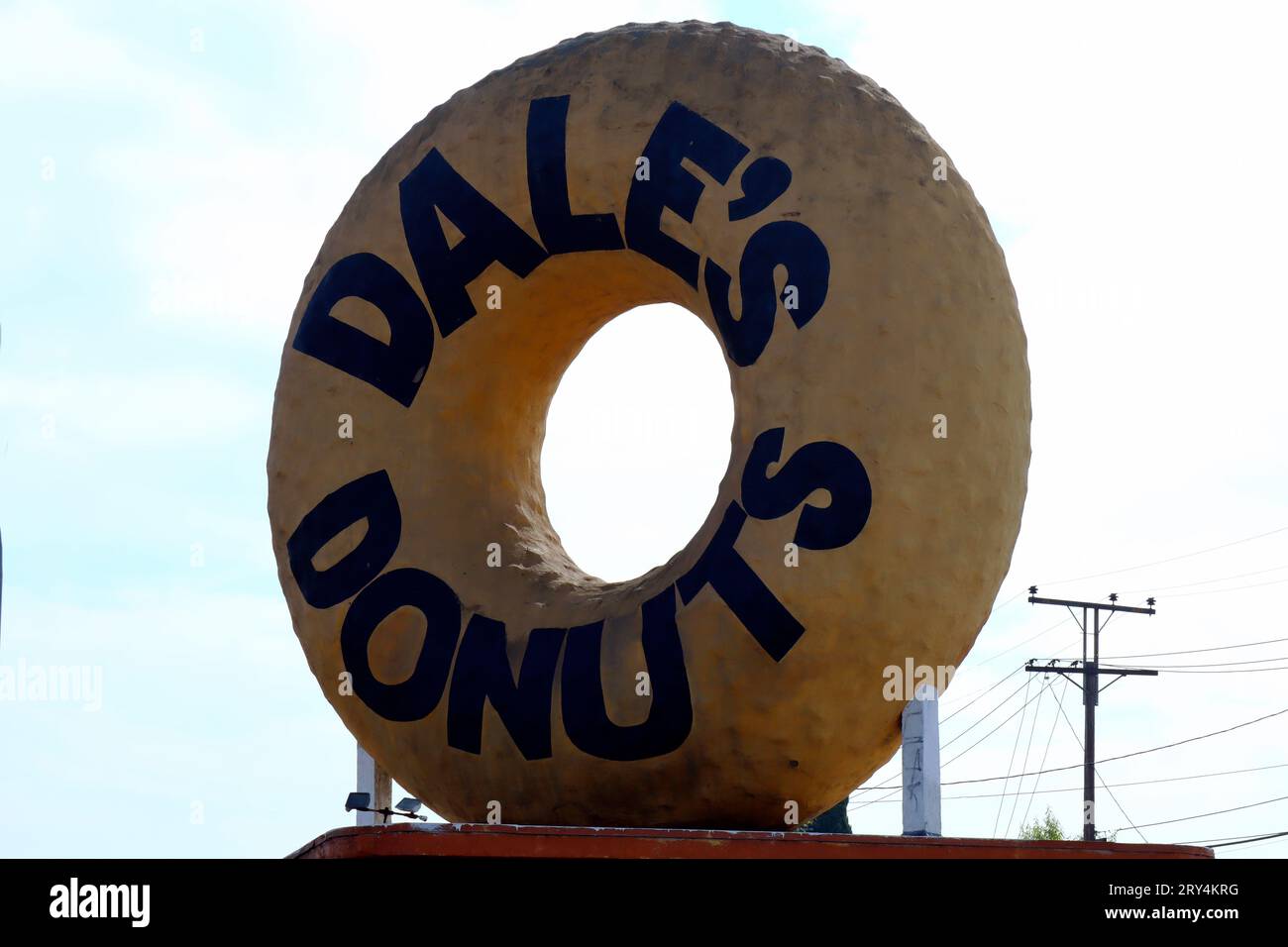 Compton (Los Angeles County), California: DALE'S DONUTS with a giant ...