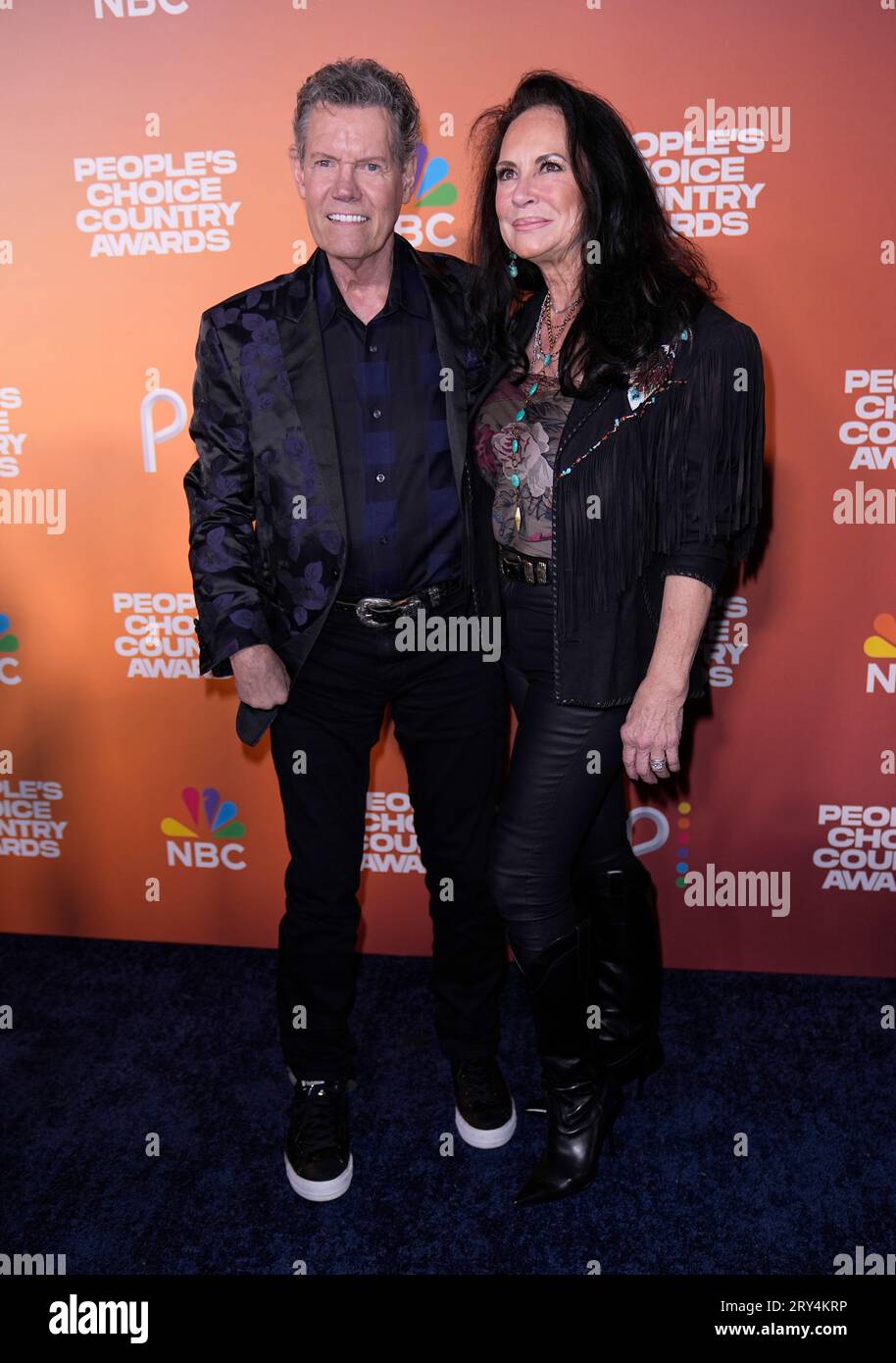 Randy Travis, left, and Mary Davis arrive at the People's Choice ...