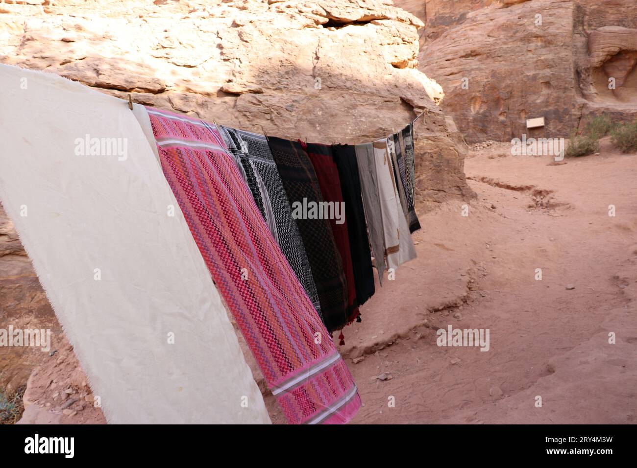 Petra, Jordan : Wadi Musa, Jordanian, Palestinian and Arab shemagh ...