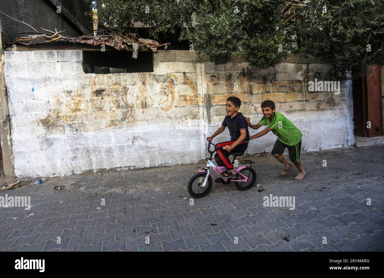 Camp territories hi-res stock photography and images - Alamy