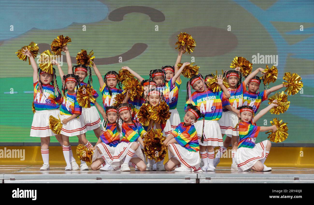 Exciting performances hi-res stock photography and images - Alamy