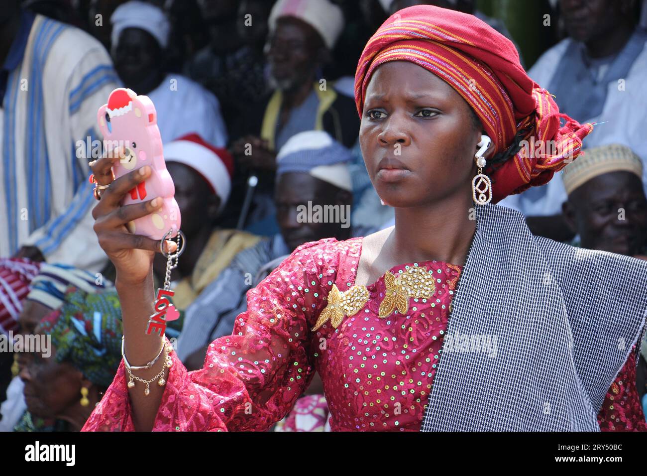 Nikki, Benin. 28th Sep, 2023. A woman takes photos with her mobile ...