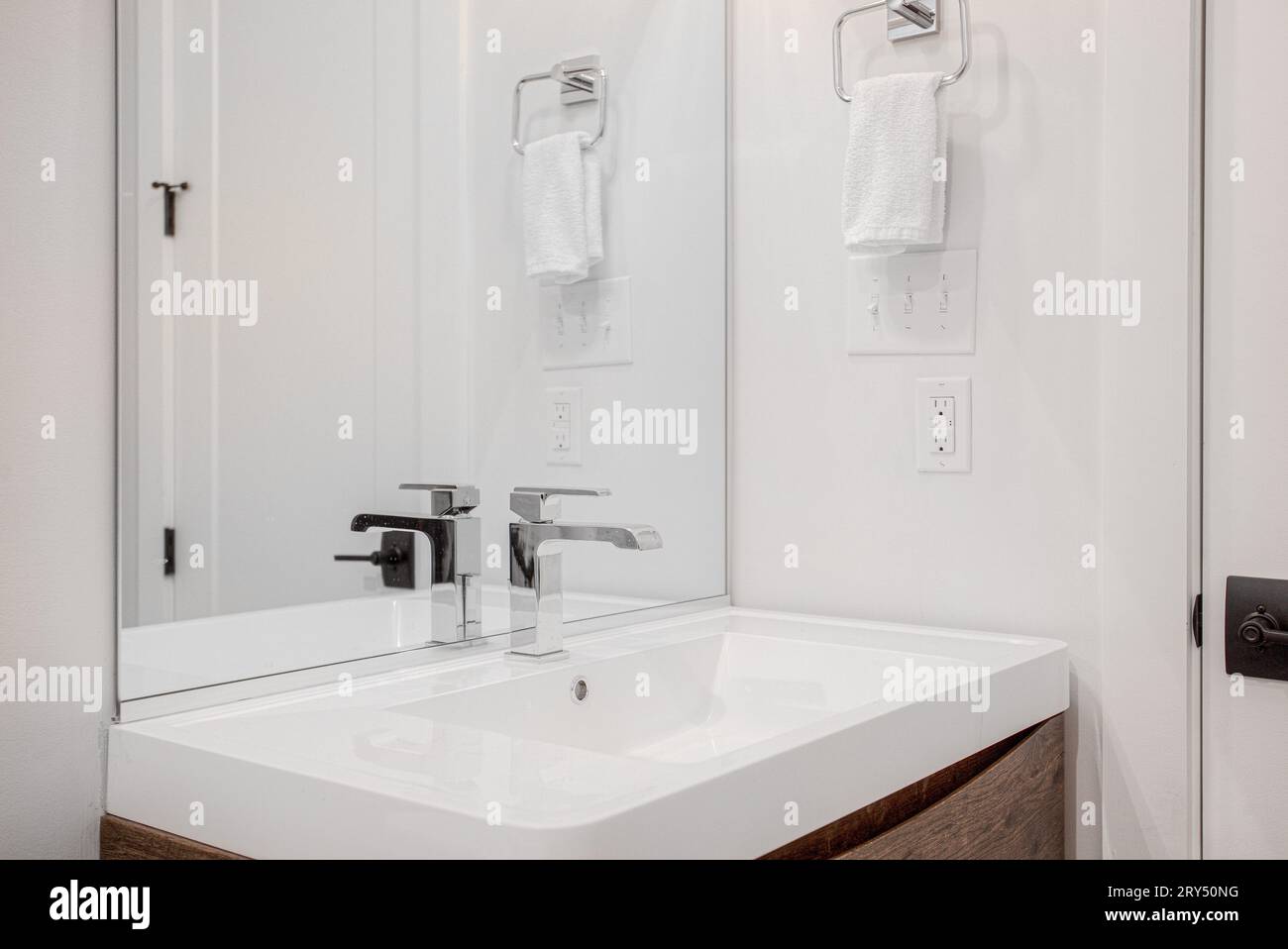 Sleek toilet hi-res stock photography and images - Alamy