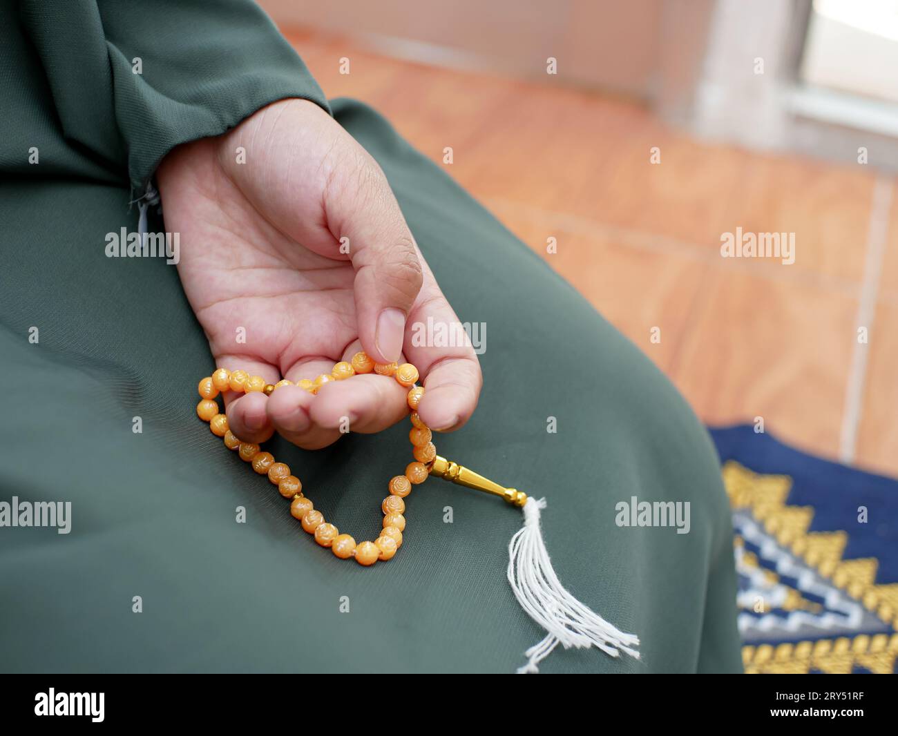 close up of female muslim hands praying Stock Photo - Alamy