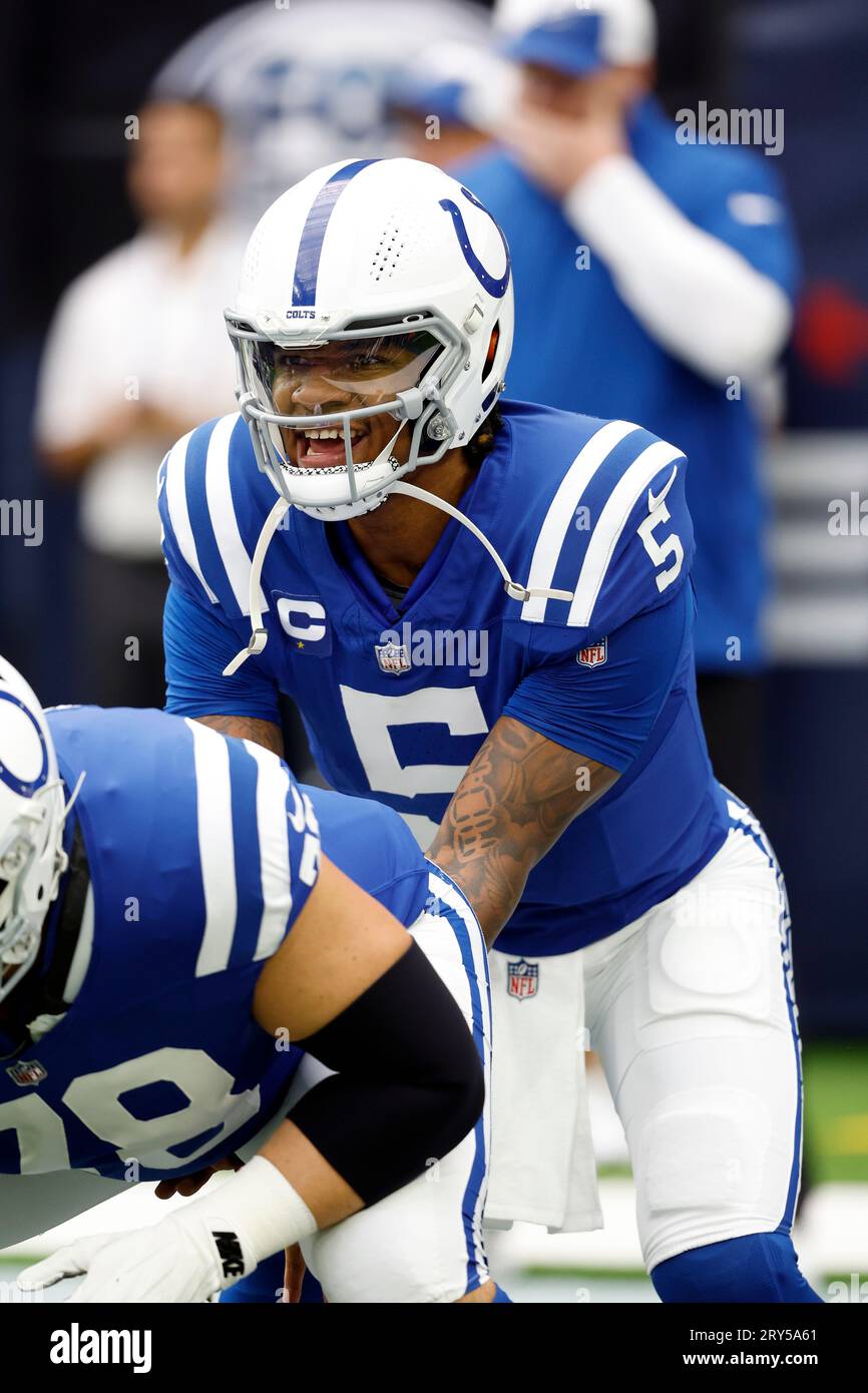 Indianapolis Colts quarterback Anthony Richardson (5) warms up before ...