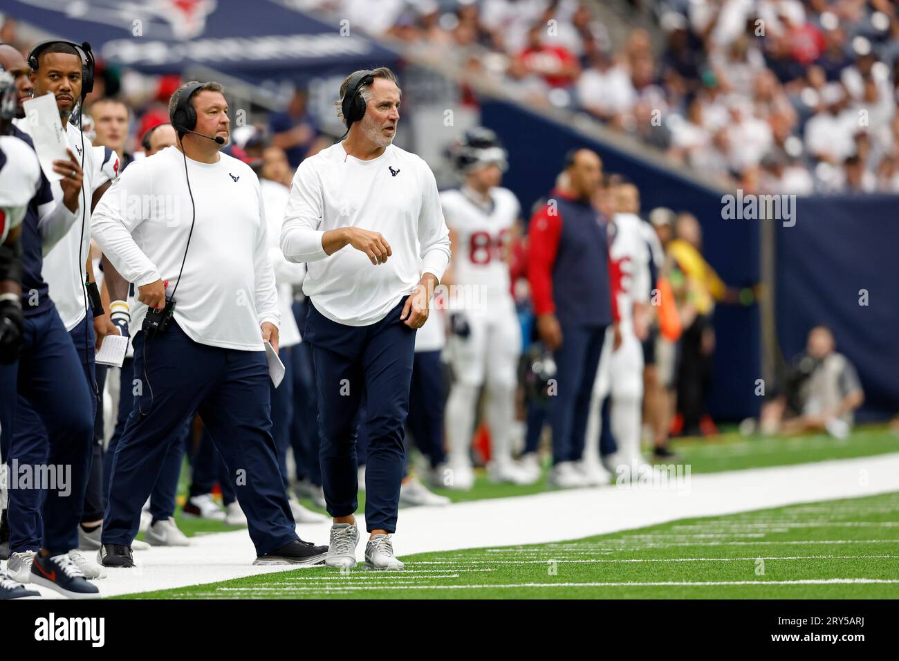 Houston Texans defensive passing game coordinator Cory Undlin during an ...