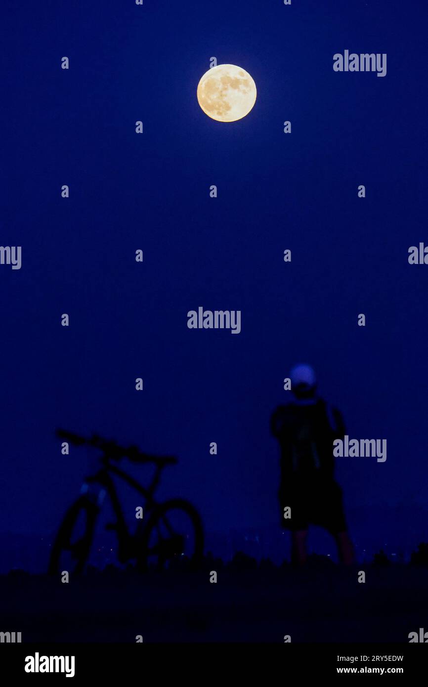 Los Angeles, United States. 28th Sep, 2023. An almost full moon rises ...