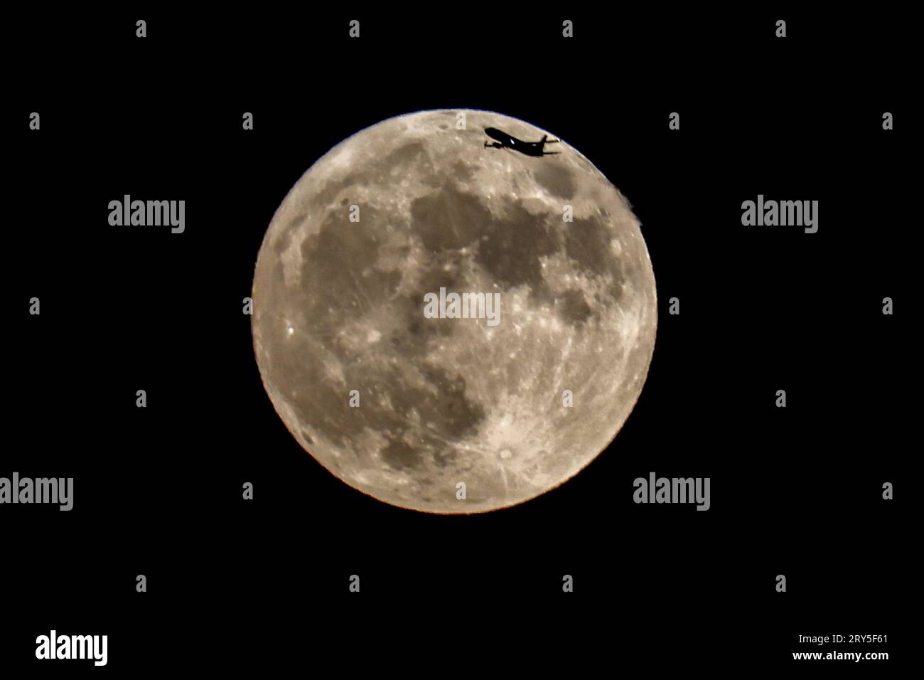 Los angeles full moon hi-res stock photography and images - Alamy
