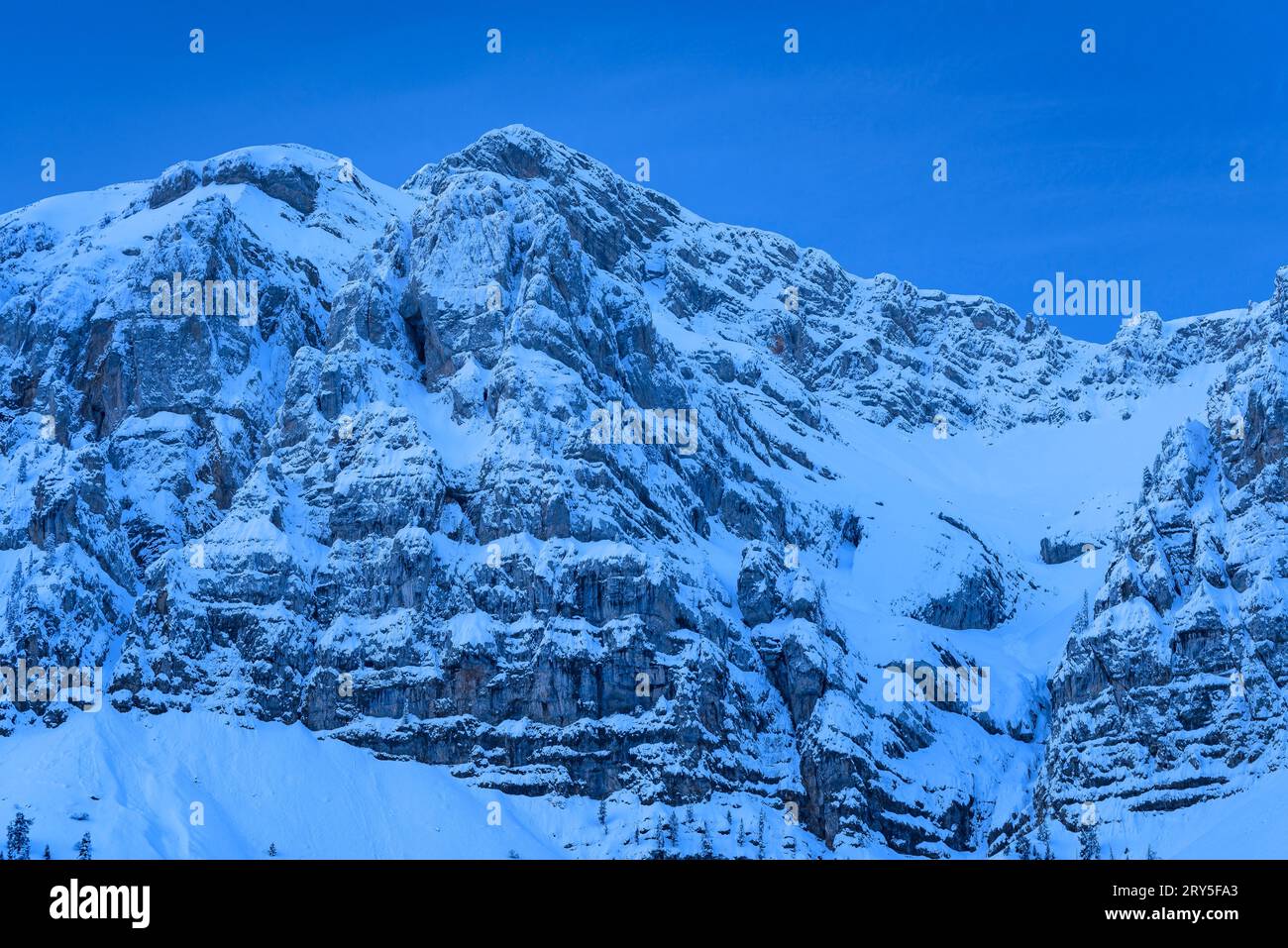 Pico de piedra azul hi-res stock photography and images - Alamy