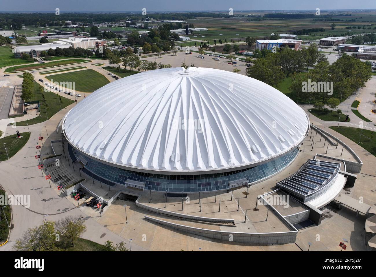 State farm center hi-res stock photography and images - Alamy