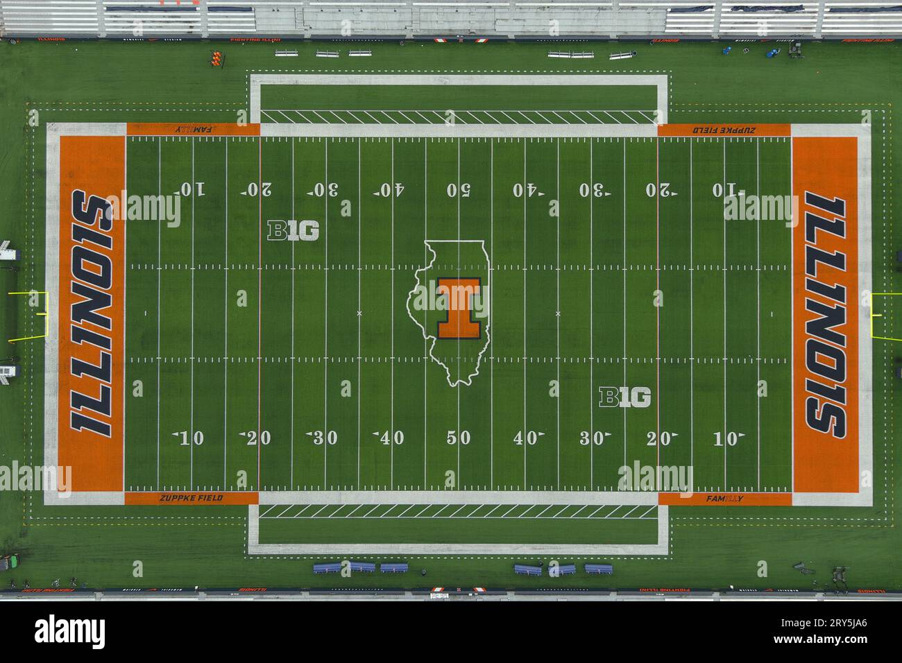 The Fighting Illini logo at midField of Memorial Stadium on the ...