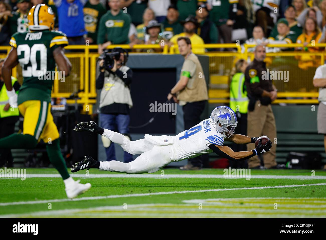 Lambeau field end zone hi-res stock photography and images - Alamy