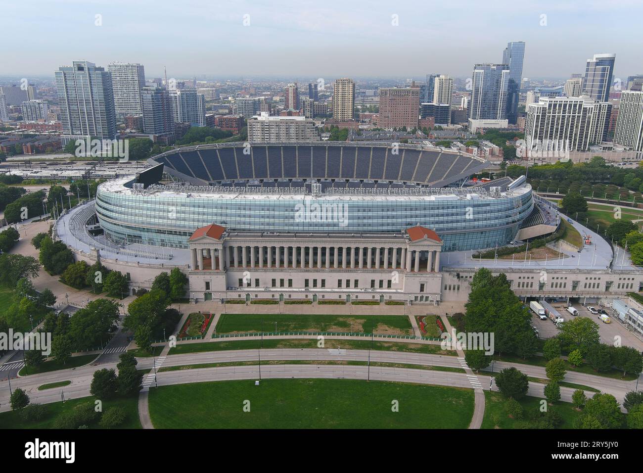 Soldier field stadium view chicago hi-res stock photography and images ...