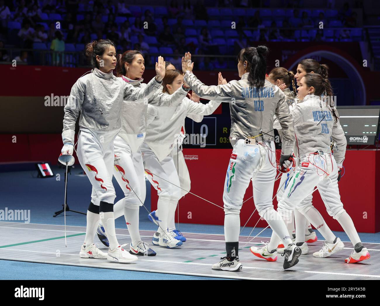 Hangzhou, China's Zhejiang Province. 29th Sep, 2023. Team China give ...