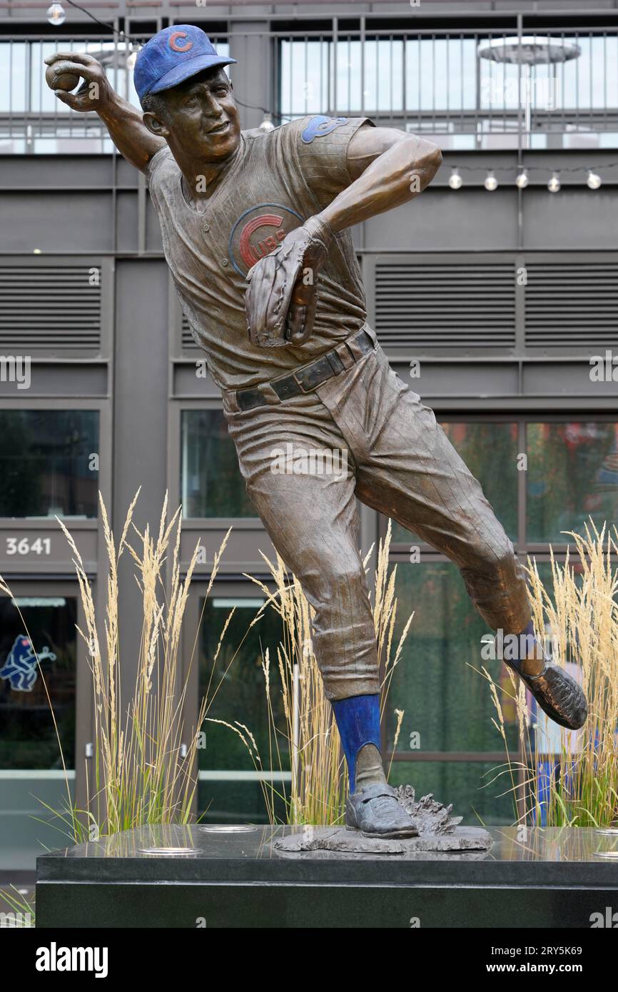 A statue of former Chicago Cubs third baseman Ron Santo at Wrigley ...