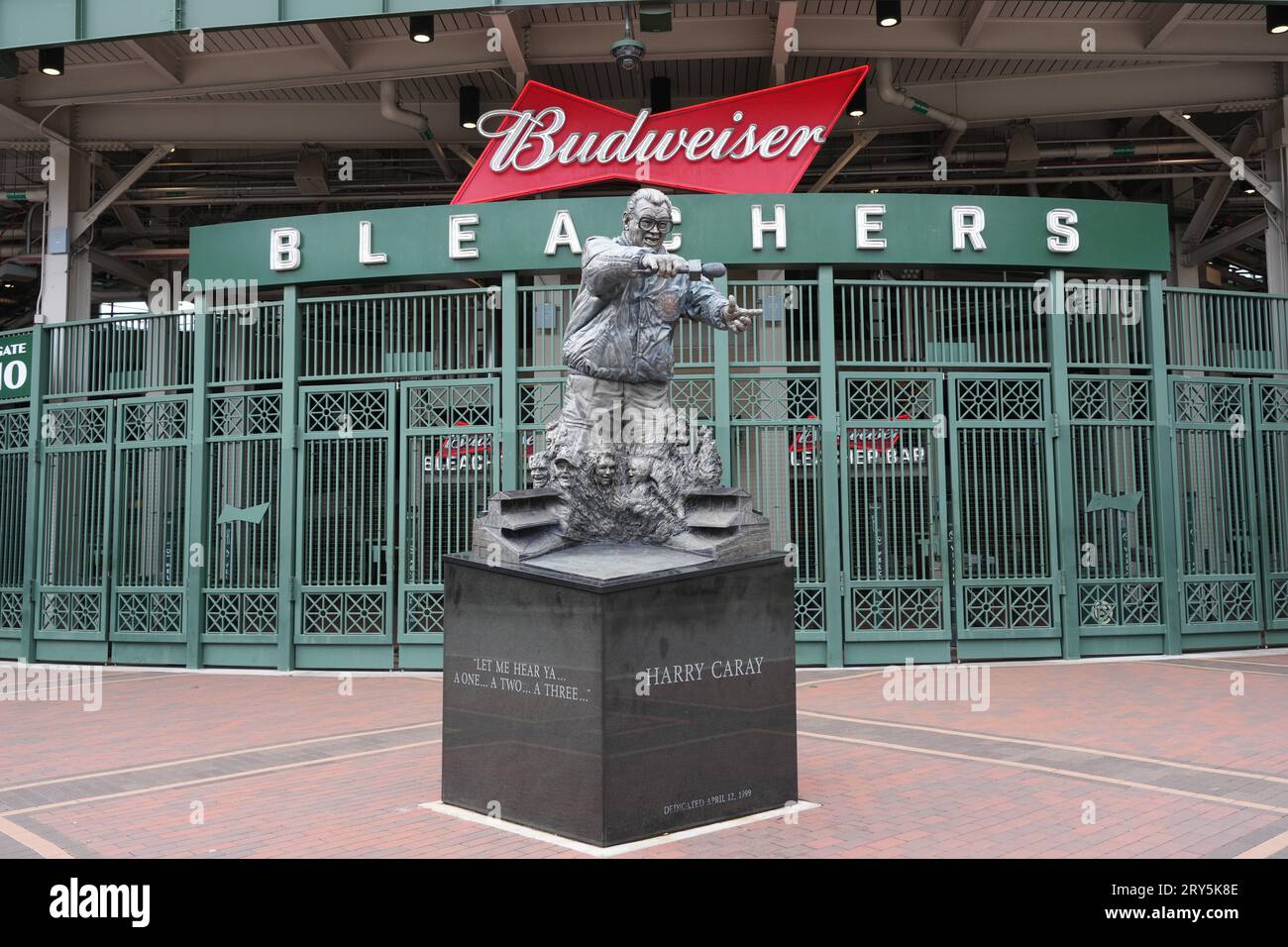 A statue of Chicago Cubs announcer Rocky Harry Caray at Wrigley Field ...