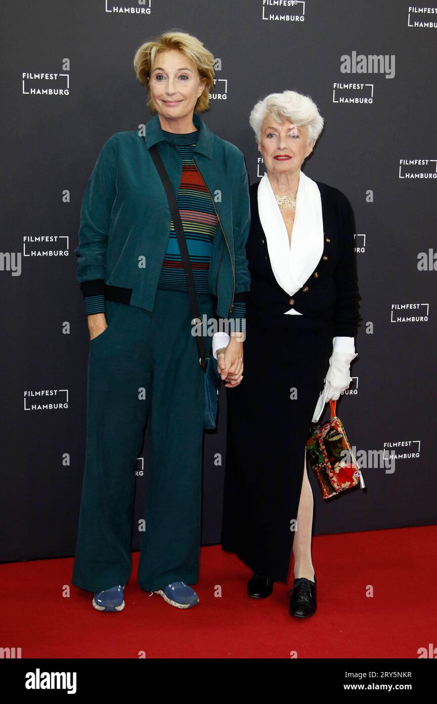 Saskia Fischer und Nicole Heesters bei der Festivaleröffnung mit der ...