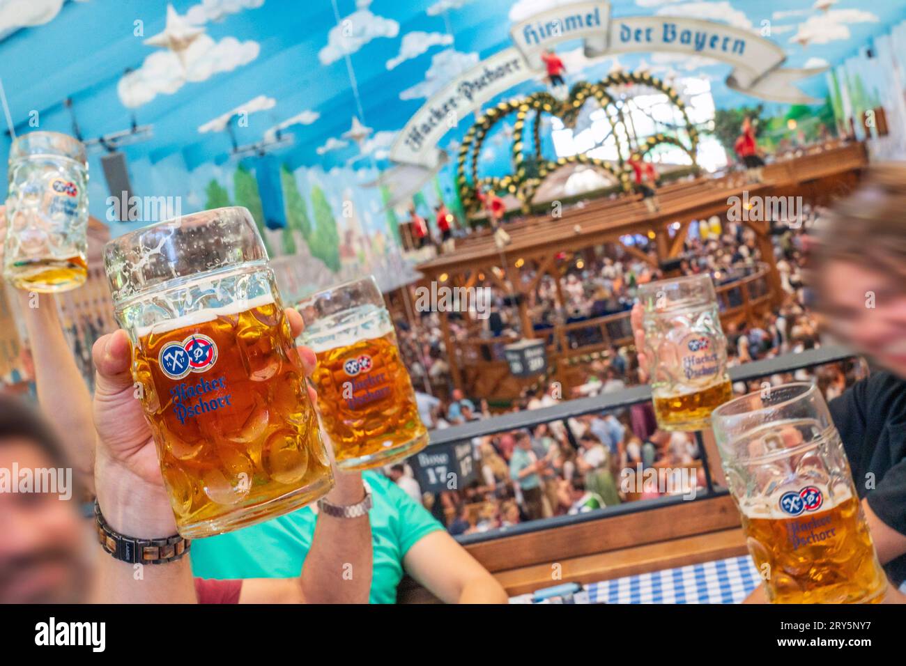 Hacker pschorr bier hi-res stock photography and images - Alamy