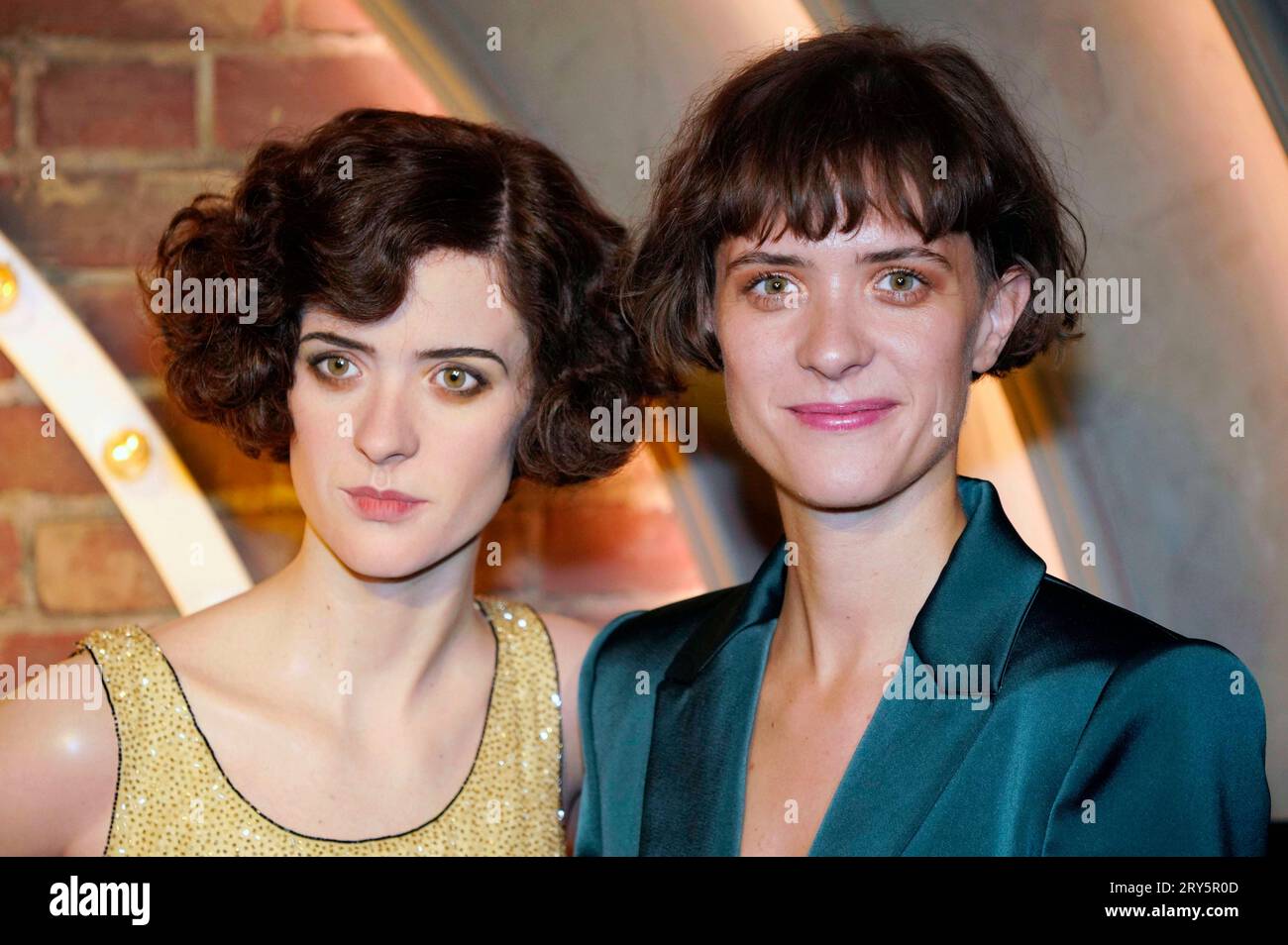 Liv Lisa Fries mit ihrer Wachsfigur bei der Eröffnung des neuen Babylon ...