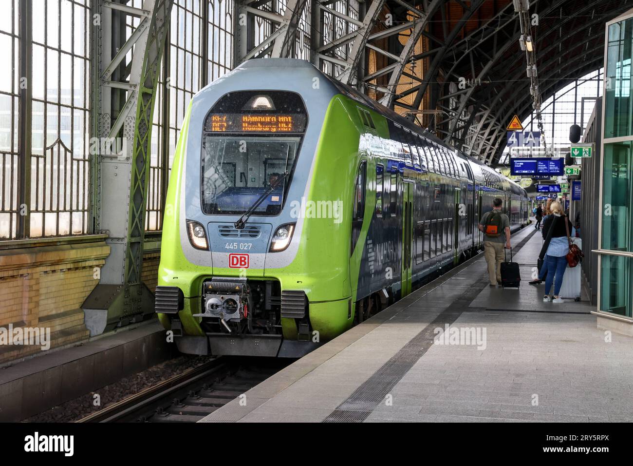 DEU, Deutschland, Hamburg, 25.09.2023: Bahnhof Hamburg Dammtor ...