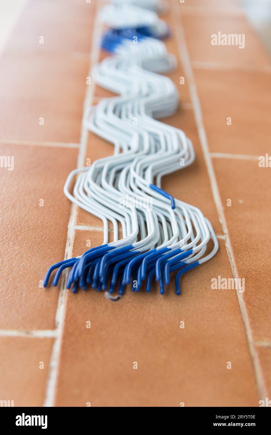 Poly spring lock wire hi-res stock photography and images - Alamy