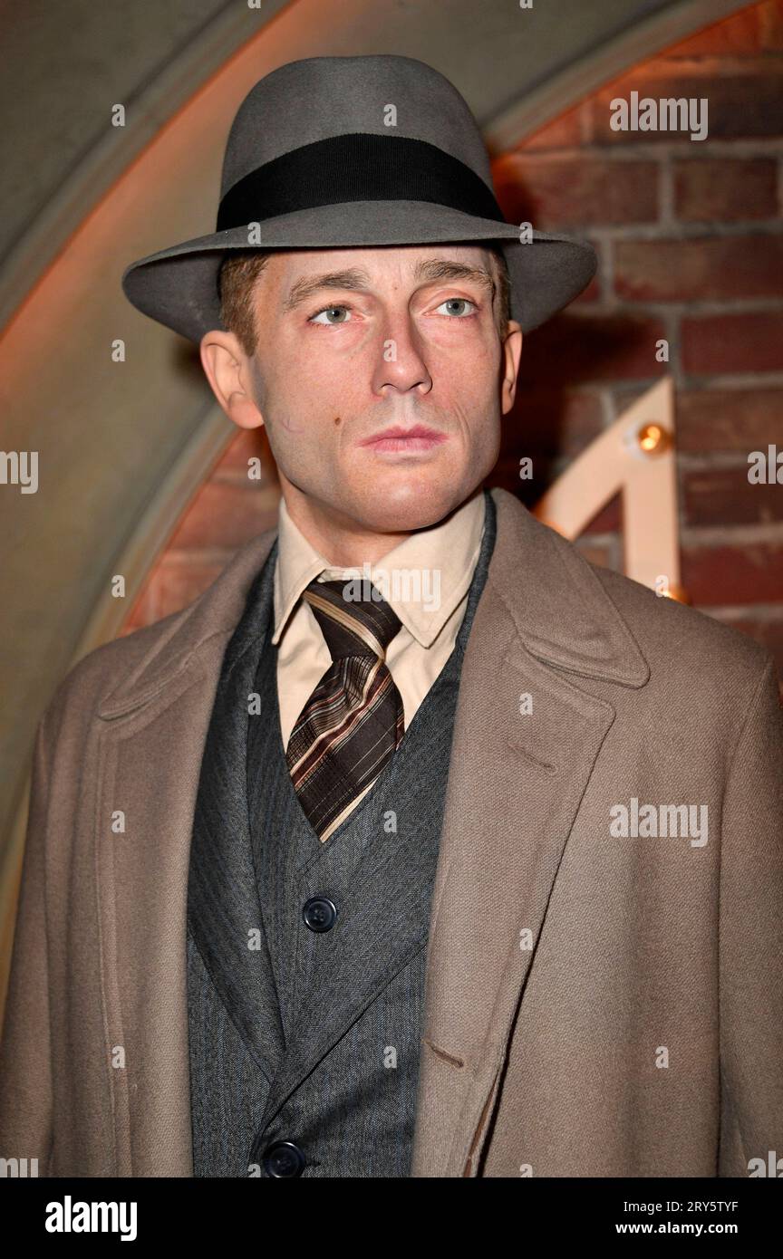 Die Wachsfigur von Volker Bruch bei der Eröffnung des neuen Babylon ...