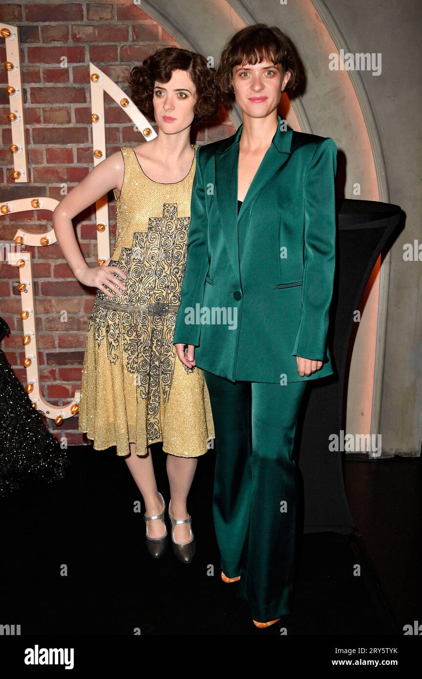 Liv Lisa Fries mit ihrer Wachsfigur bei der Eröffnung des neuen Babylon ...